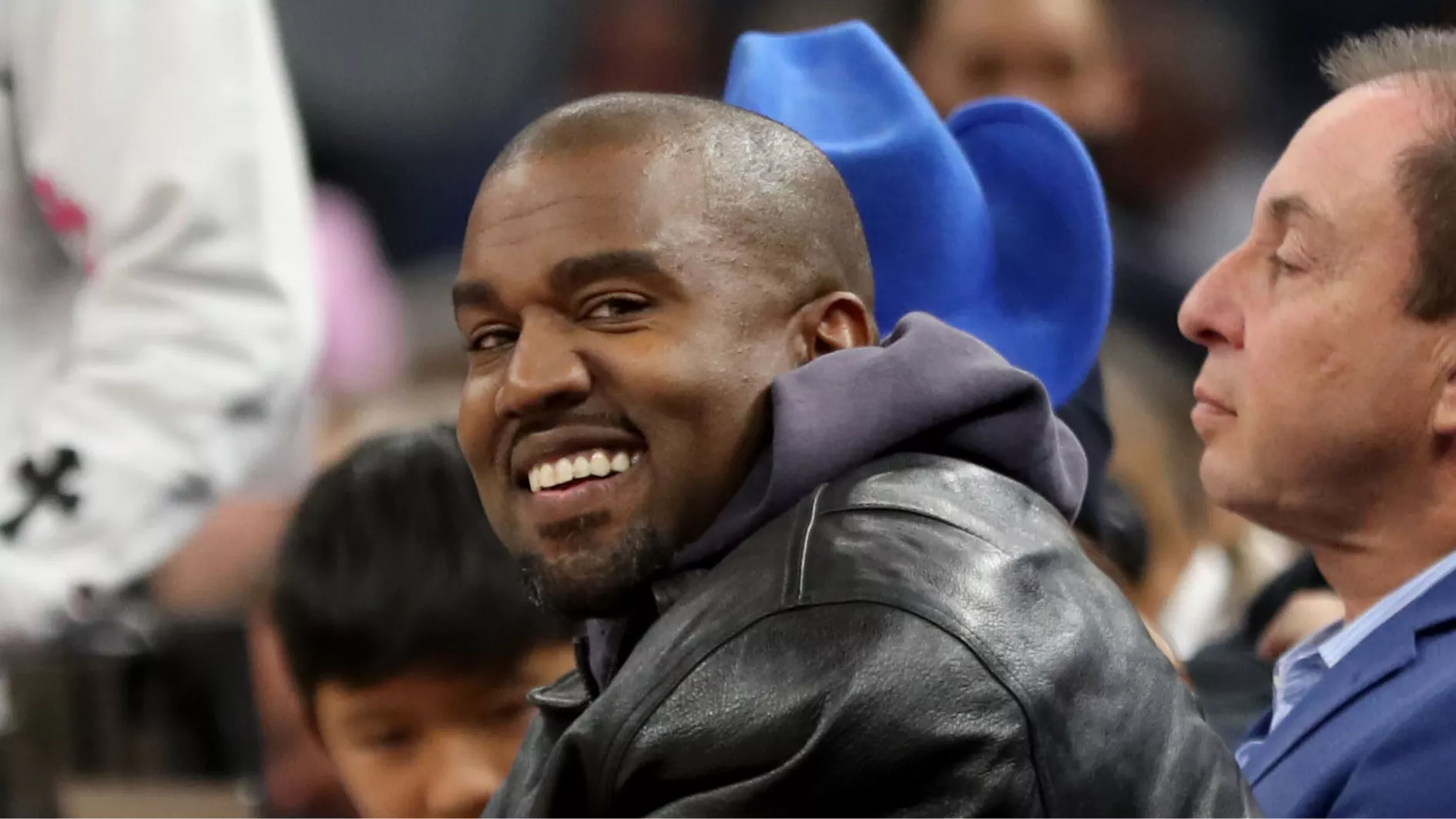 » Kanye West volta a defender uso da suástica: “Muitos significados”