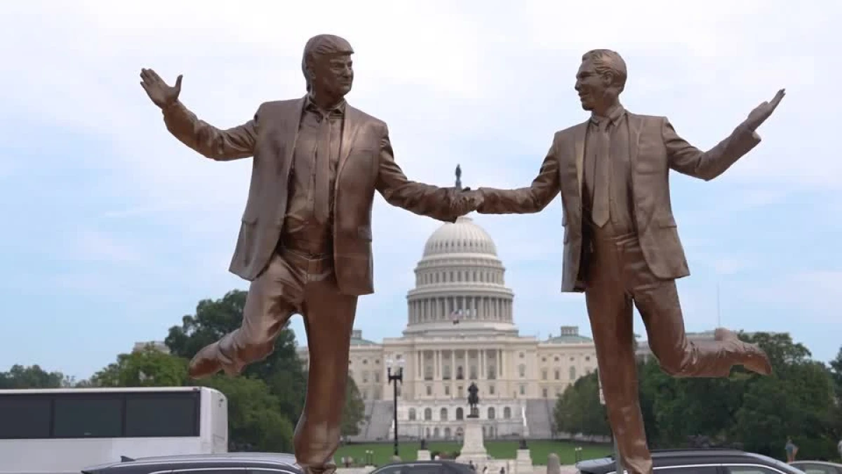 » Estátua de Trump de mãos dadas com Jeffrey Epstein surge em Washington