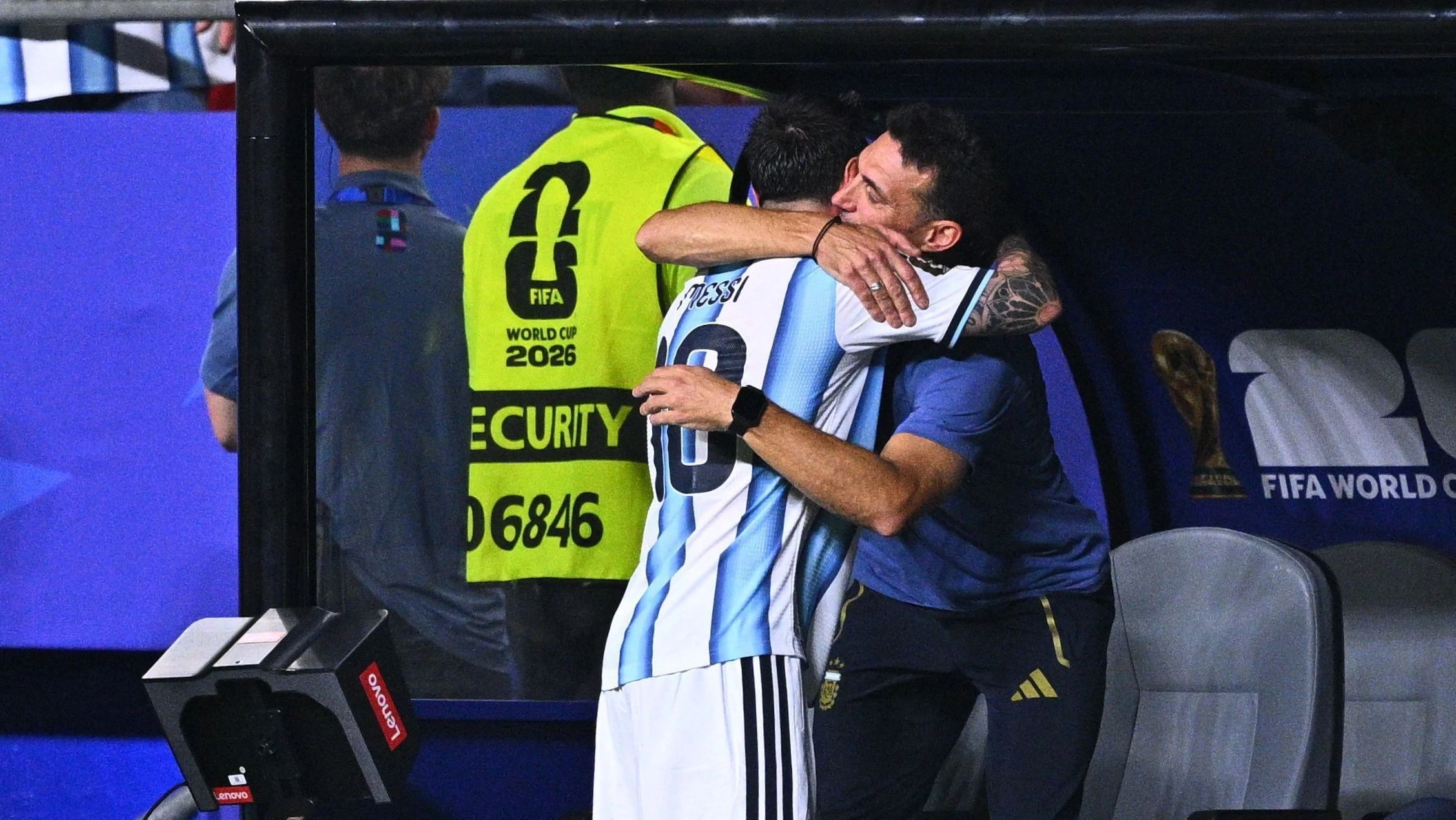 » Jornalista aponta motivo de choro de Messi durante jogo da Copa do Mundo